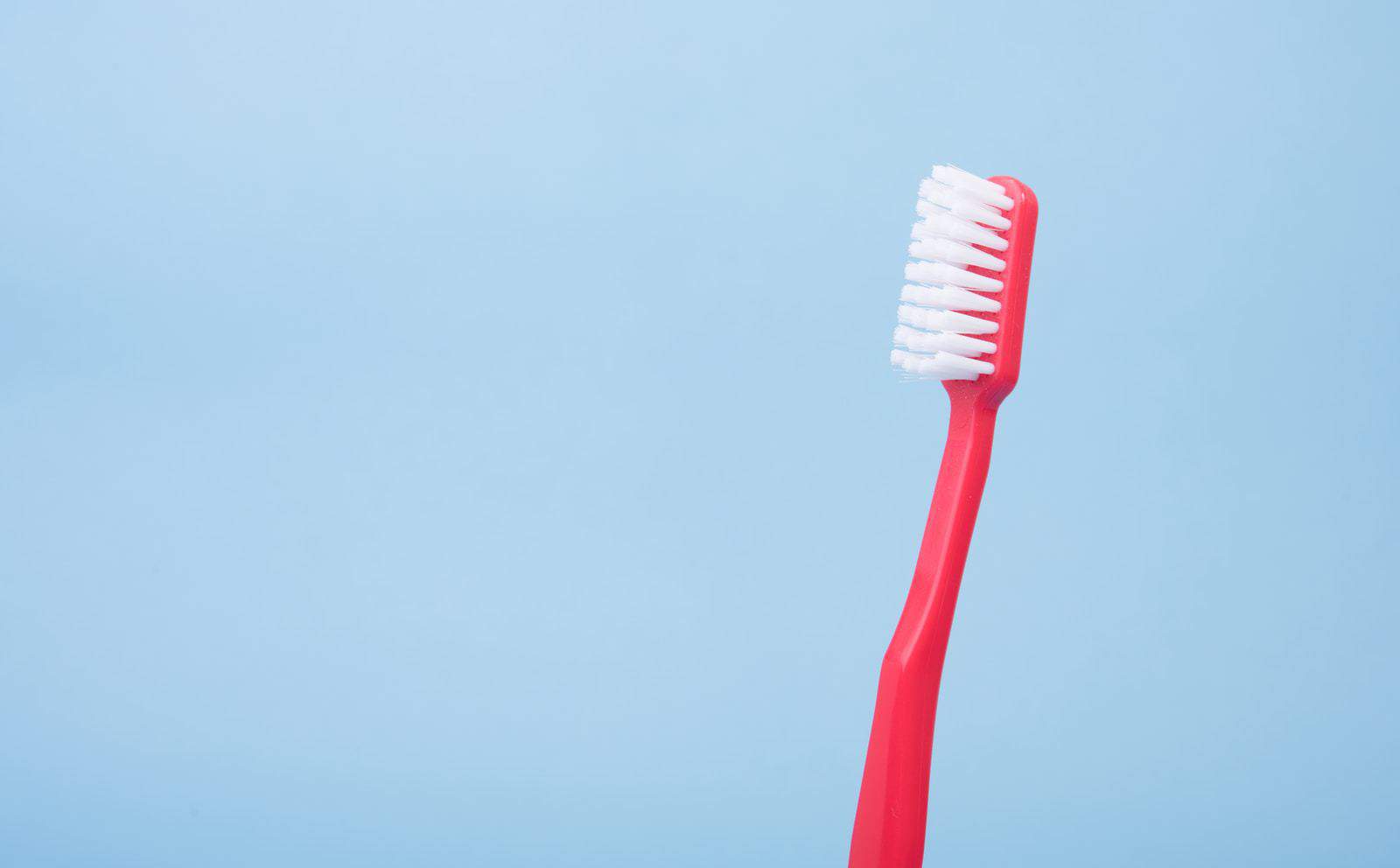 How are plastic toothbrushes made and what alternatives are there ...