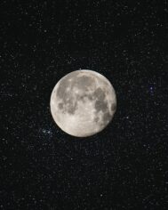 Top 10 Facts About The Moon! - Fun Kids - the UK's children's radio station