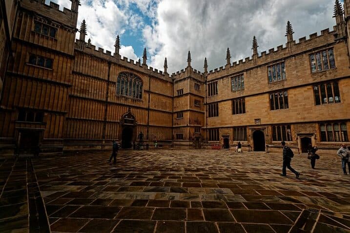 Heritage Heroes: Your Heritage in Oxford - Fun Kids - the UK's children ...