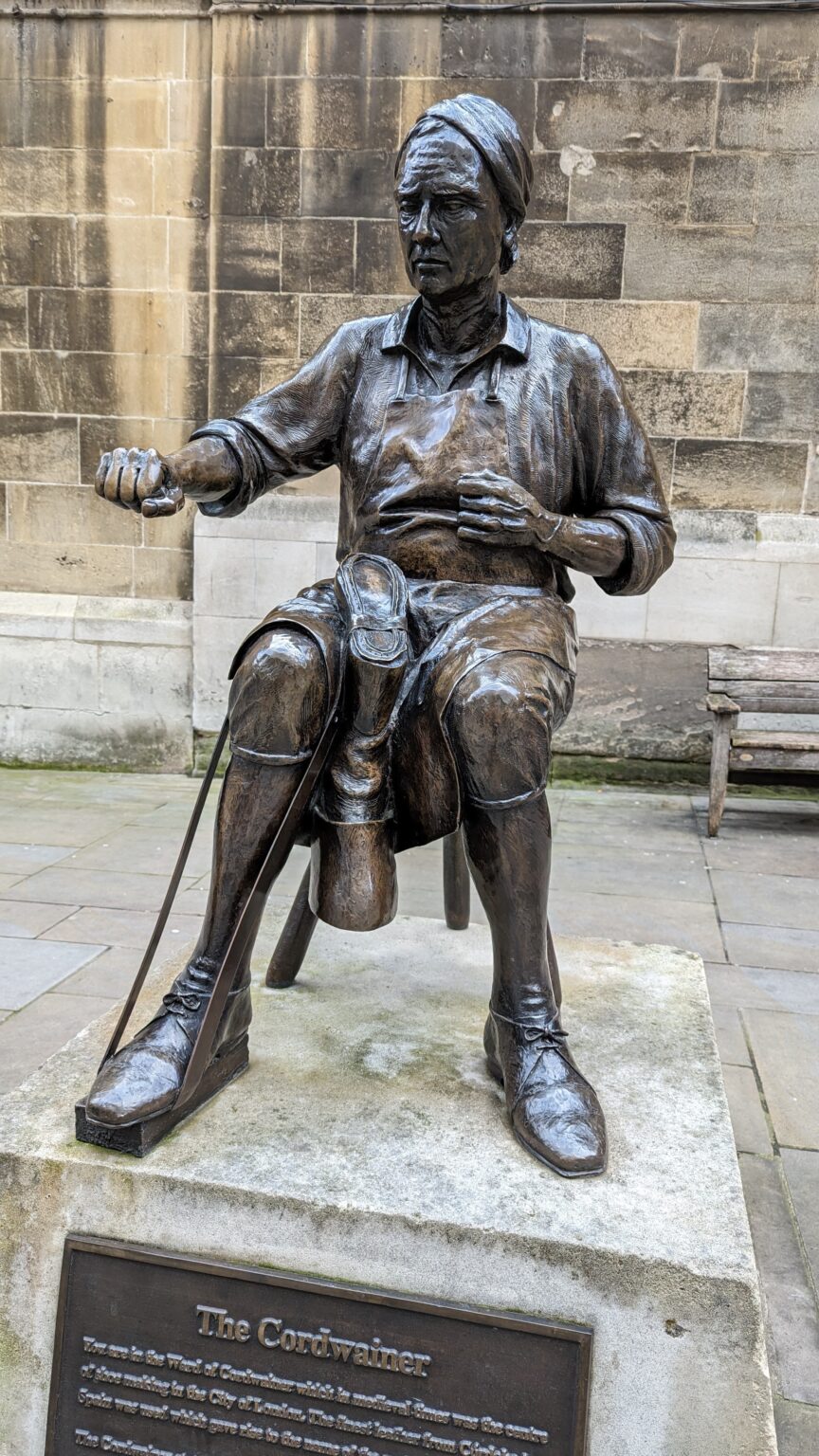 London's History - City Statues - Fun Kids - the UK's children's radio ...