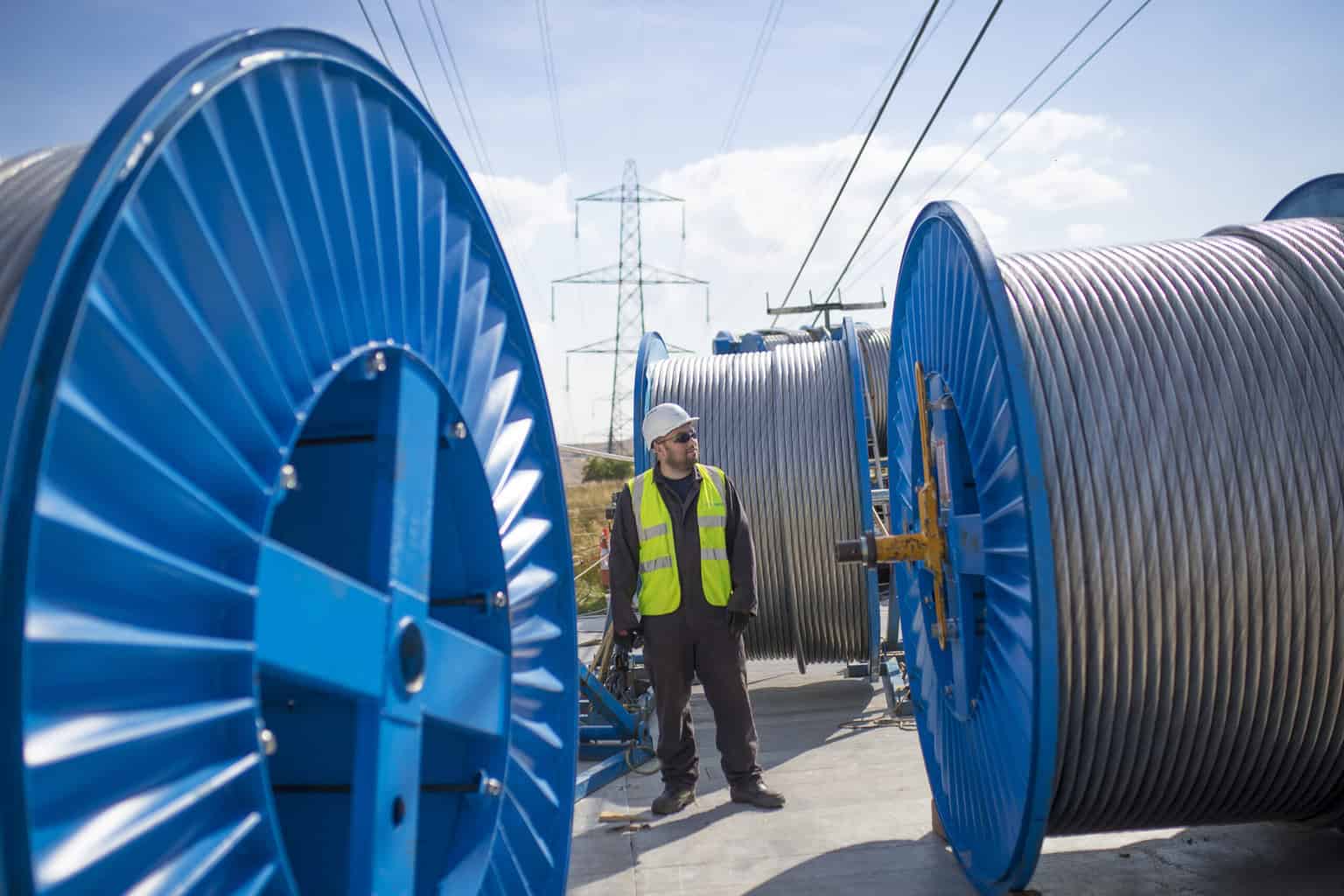 Pylons: Materials and construction - Fun Kids - the UK's children's ...