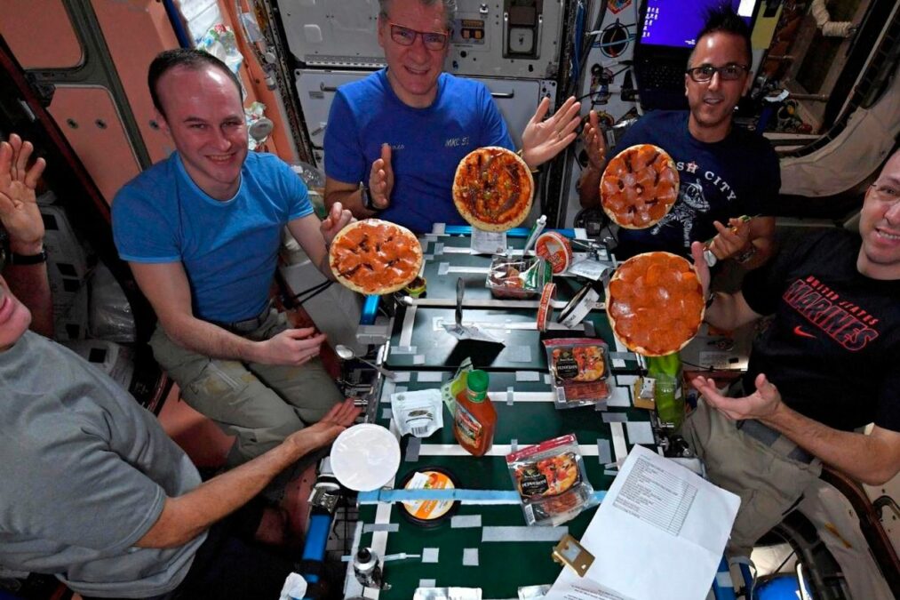 Top 10 Facts About Space Food! - Fun Kids - the UK's children's radio ...