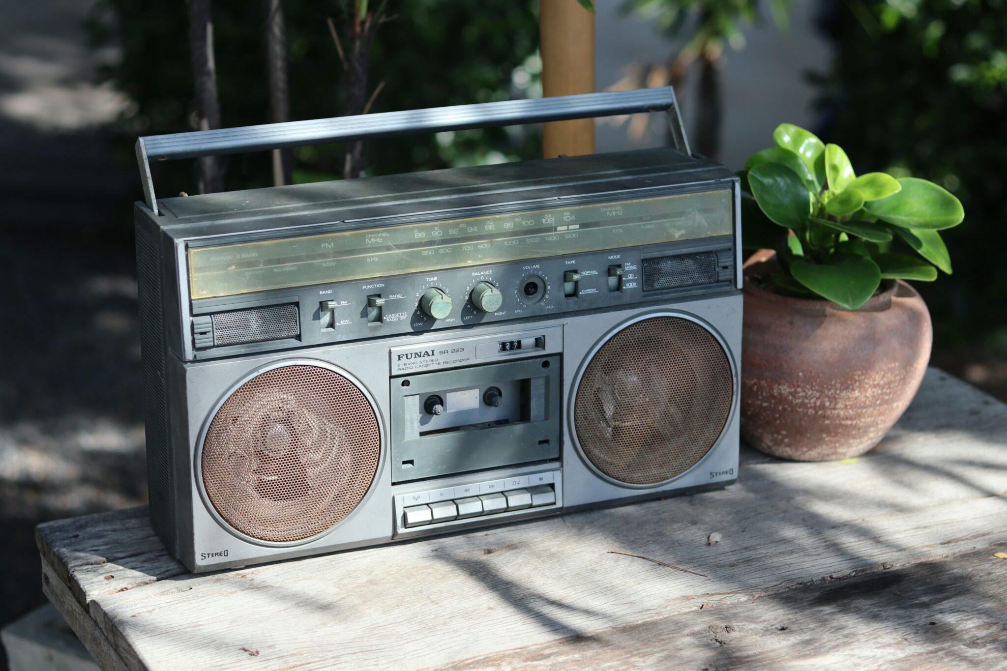 Top 10 Facts about radio adverts! - Fun Kids - the UK's children's ...